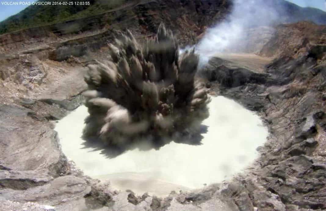 Poás Volcano spews material 300 meters high after explosion inside ...