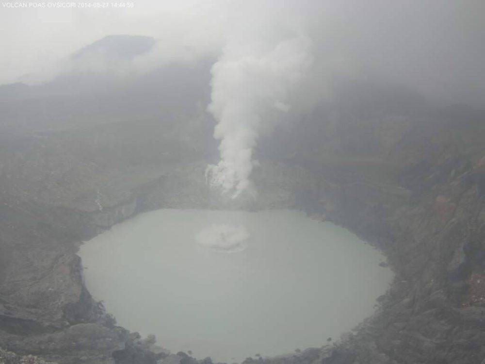 Poás Volcano spews gas and water during 3 phreatic eruptions