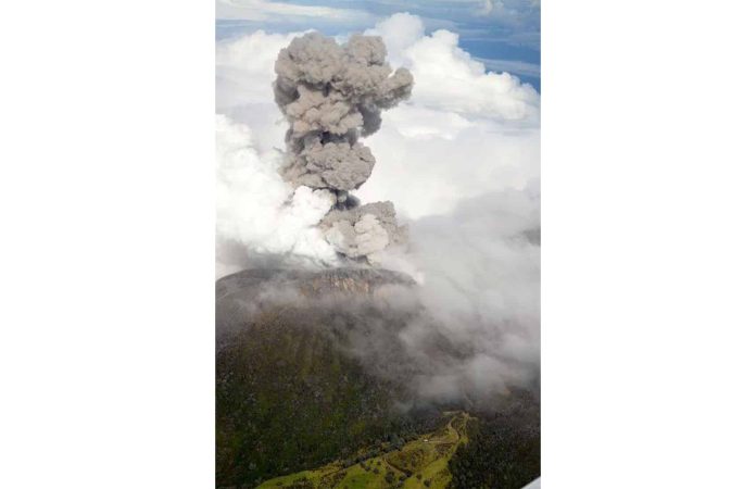 Turrialba Volcano eruption in Costa Rica: Photos from the web : The ...