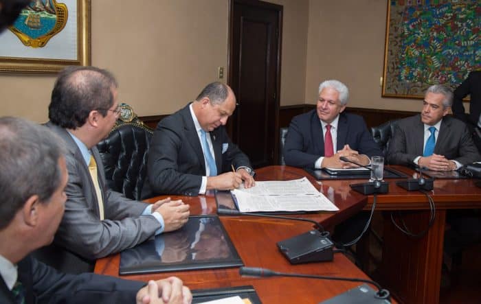 Solís looks to reset relations with Costa Rican media - Media matters ...