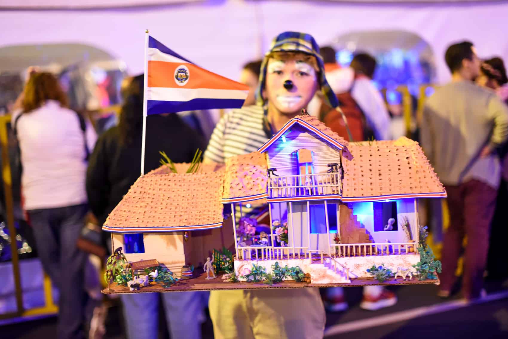 Lantern parade and torch kick off Costa Rica Independence Day ...