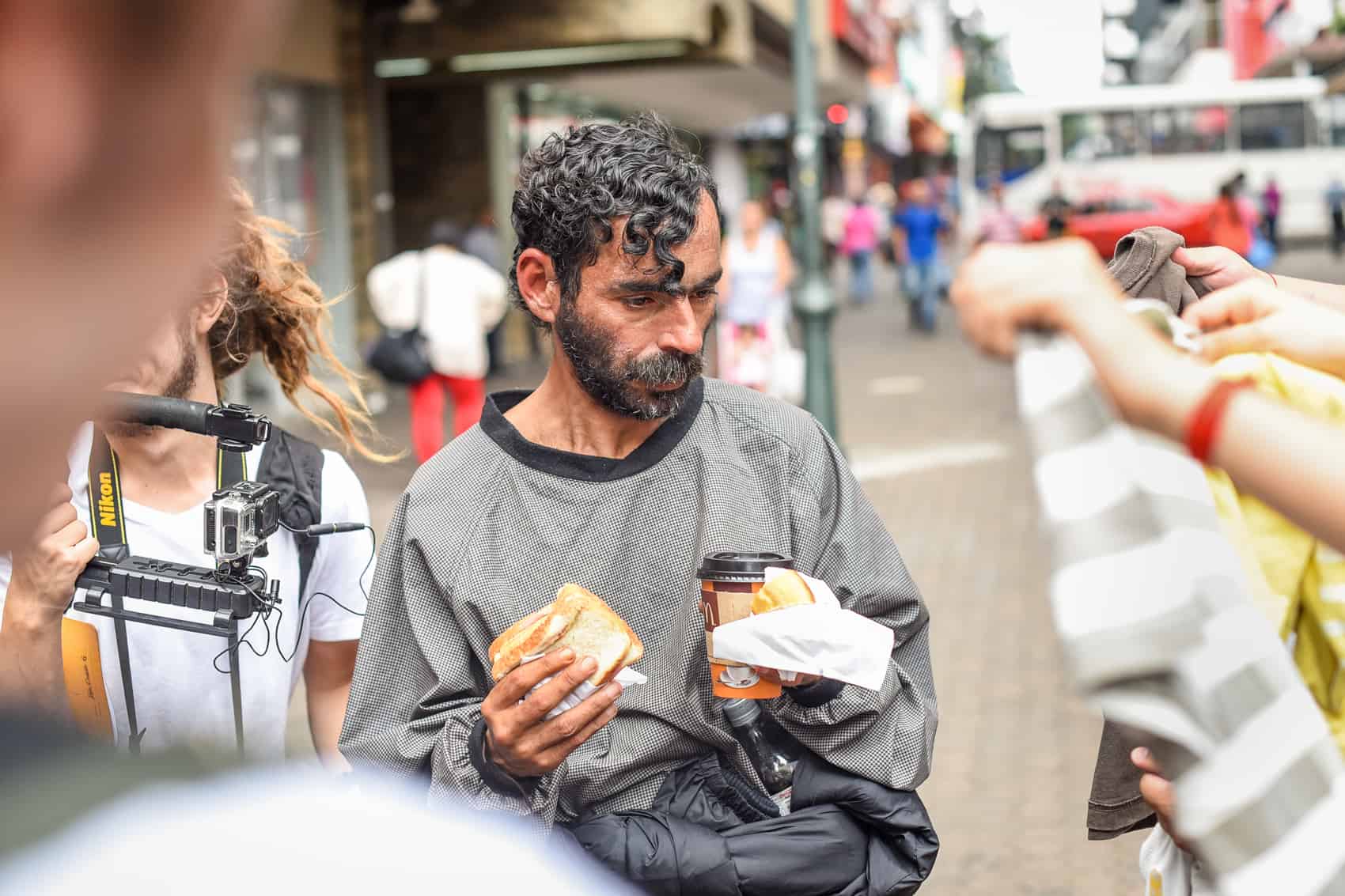 PHOTOS: More than 200 volunteers spread love to Costa Rica homeless ...