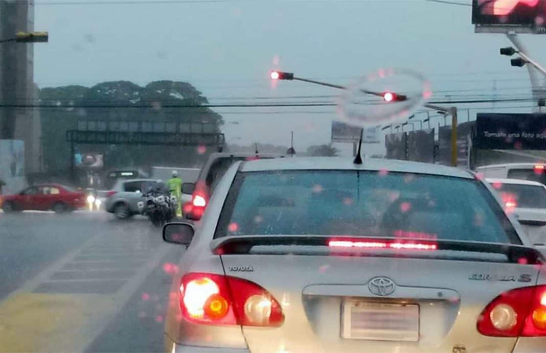 Rainy season in Costa Rica causes traffic jams, accidents