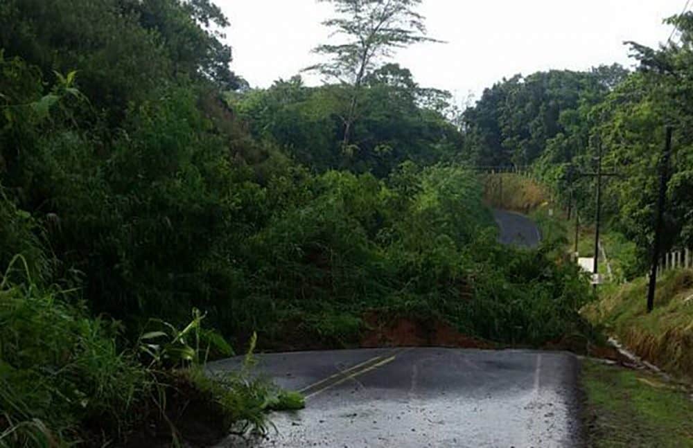 Landslides block roads, damage farms northwest of Costa Rica