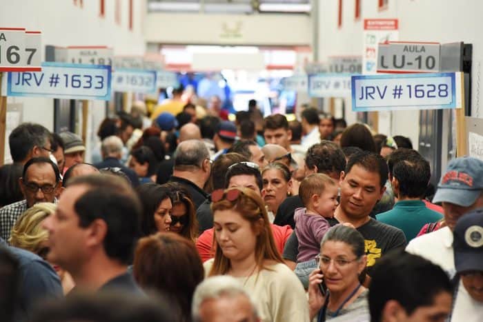 On sunny Election Day, Costa Rican voting heats up : The Tico Times ...