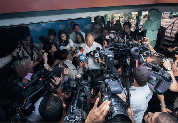PHOTOS: Costa Rica’s media swarms on Election Day