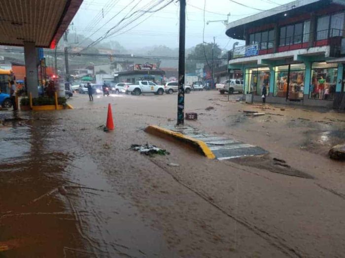 Video: Heavy rain provokes flooding in Turrialba, Costa Rica : The Tico ...