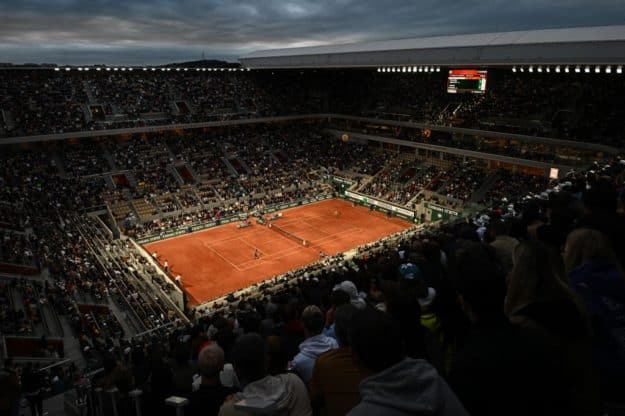 French Open fans draw heat at Roland Garros