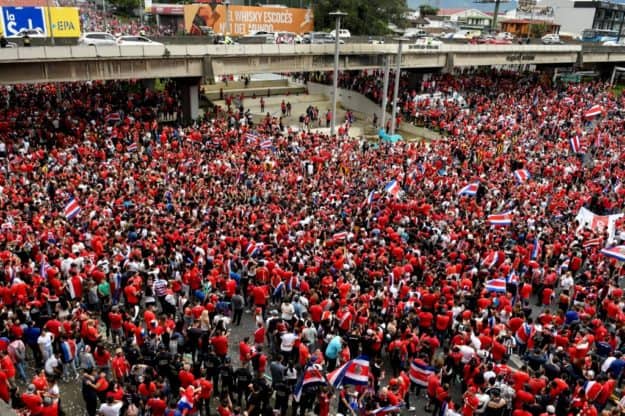 Costa Ricans welcome the National Team after World Cup qualification