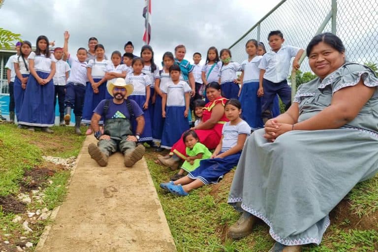 Teamwork feeds 800 indigenous Costa Rica students - Arts and Culture ...