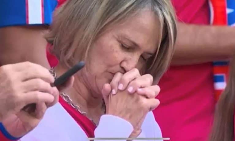 Costa Rican woman goes viral for praying at La Sele’s game against ...