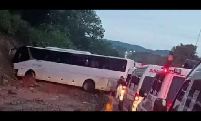 Bus Rollover in Costa Rica Leaves Passengers Injured : The Tico Times ...