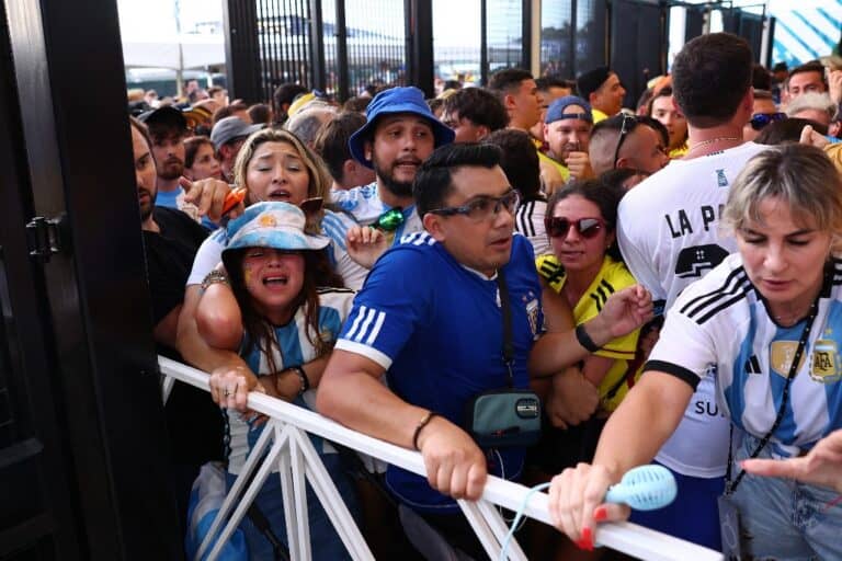 Crowd chaos as fans kept waiting outside Conmebol Copa America Final ...