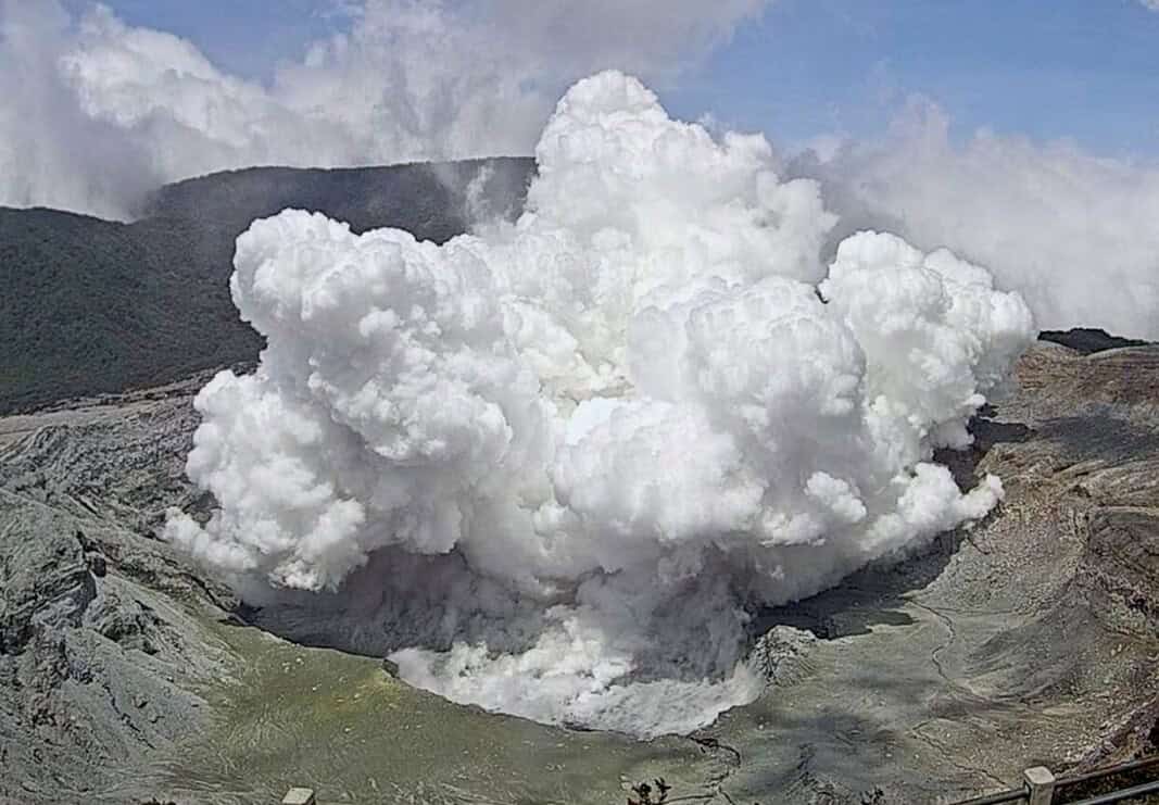 Costa Rica Cracks Down on Dangerous Poás Volcano Illegal Tours