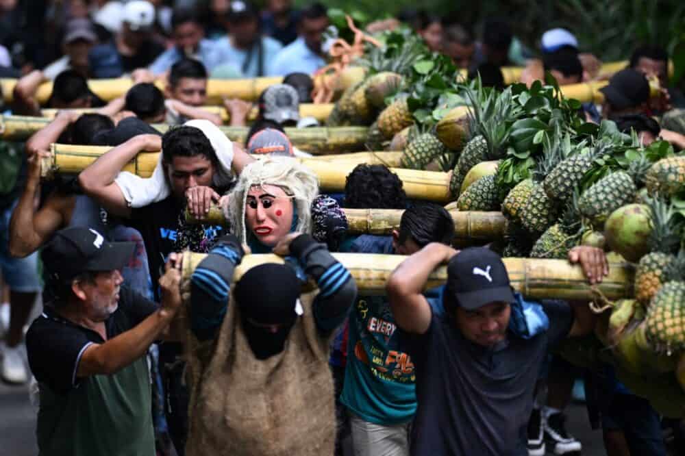 El Salvador’s Fruit-Laden Bamboo Pole Festival in Carrizal : The Tico ...