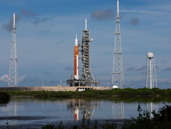 Passengers on Costa Rica Flight Catch Rare View of Artemis II Launch